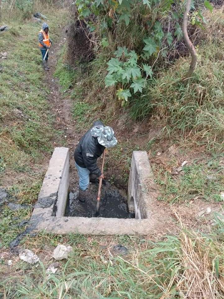 Ayuntamiento Despeja y Limpia Sifonesy Canaletas para Aminorar ...