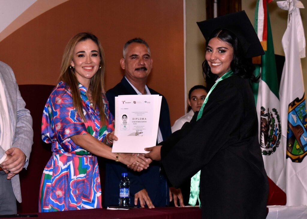 Presidenta del Sistema DIF Rio Bravo Asiste a la Ceremonia de ...